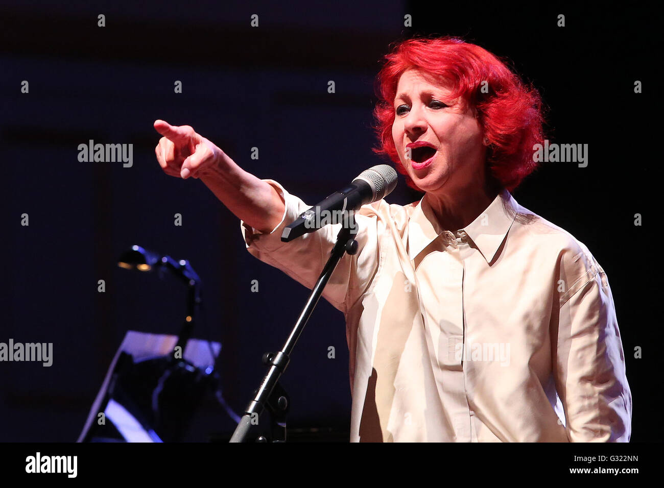 Esther ofarim hi-res stock photography and images - Alamy