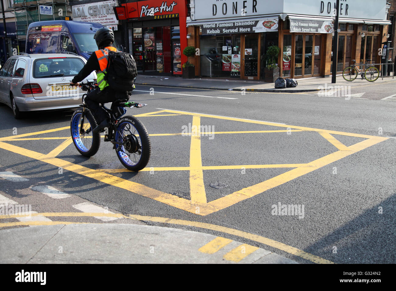 Yellow road box marking hi-res stock photography and images - Alamy