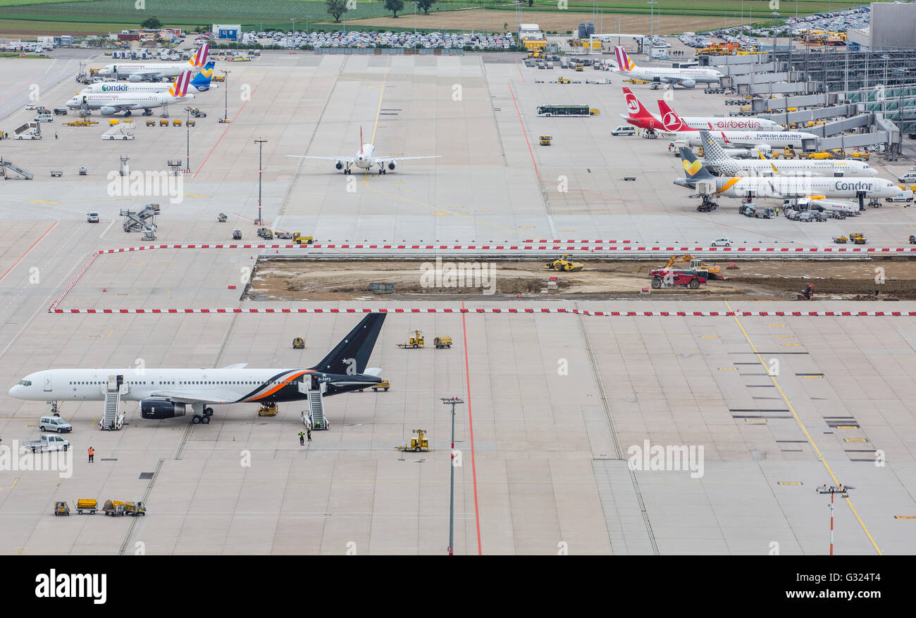 Maneuvering area hi-res stock photography and images - Alamy