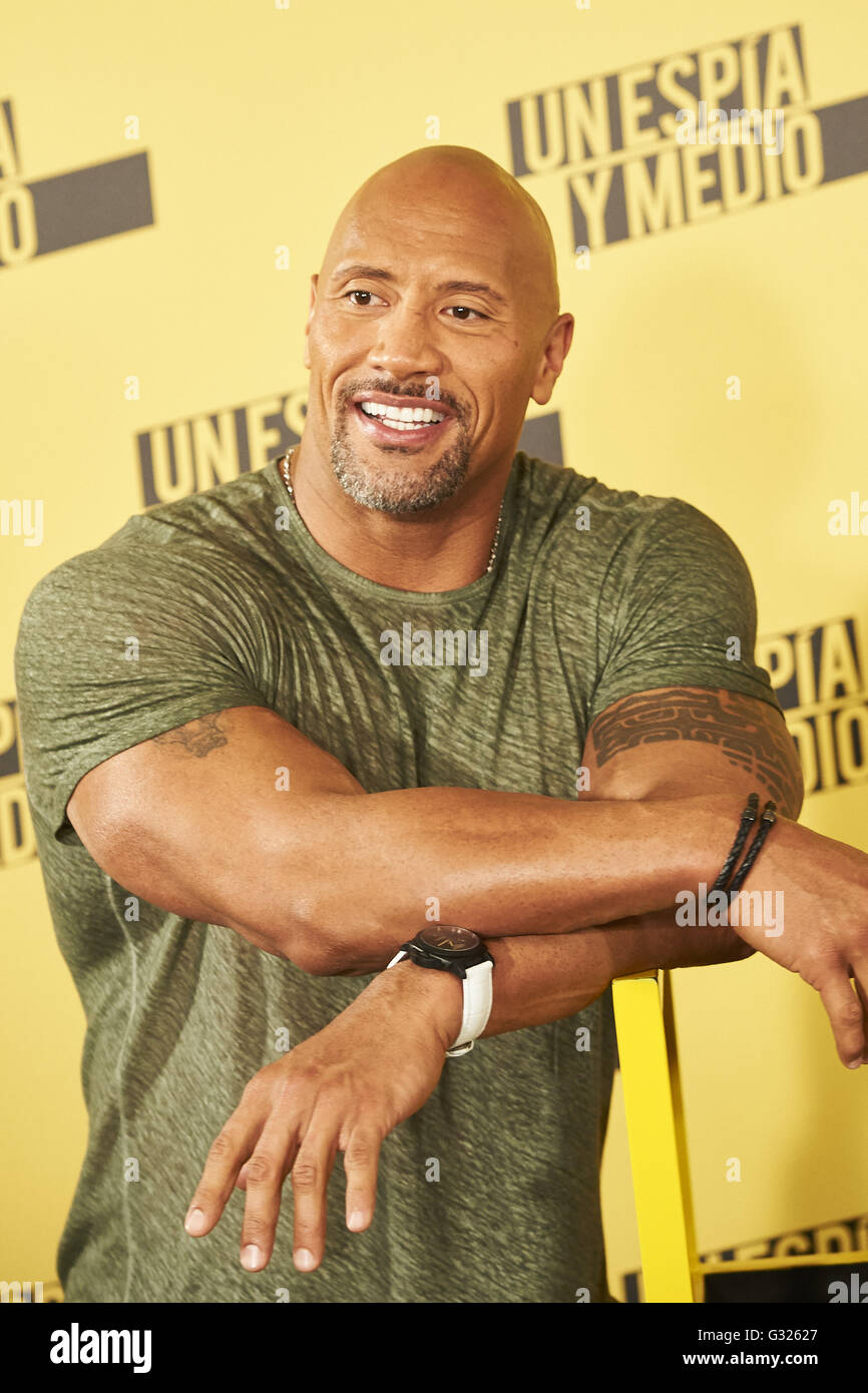 Central intelligence dwayne johnson hi-res stock photography and images ...