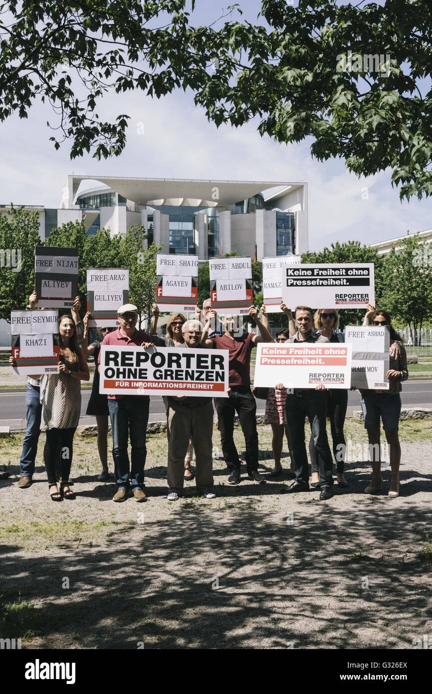 Reporters without border hi-res stock photography and images - Alamy