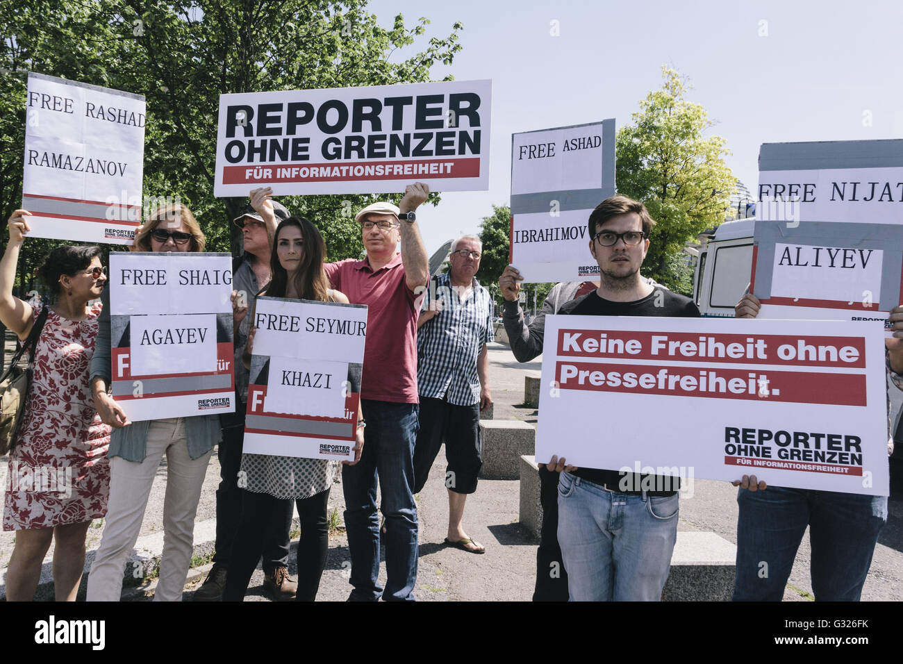 Reporters Without Border High Resolution Stock Photography and Images ...