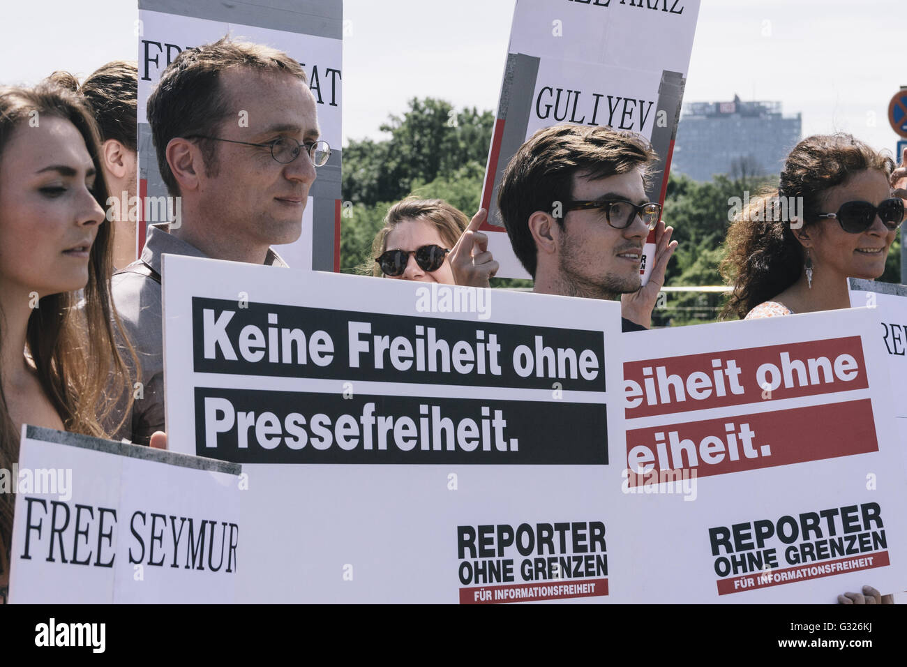 Reporters Without Border High Resolution Stock Photography and Images ...