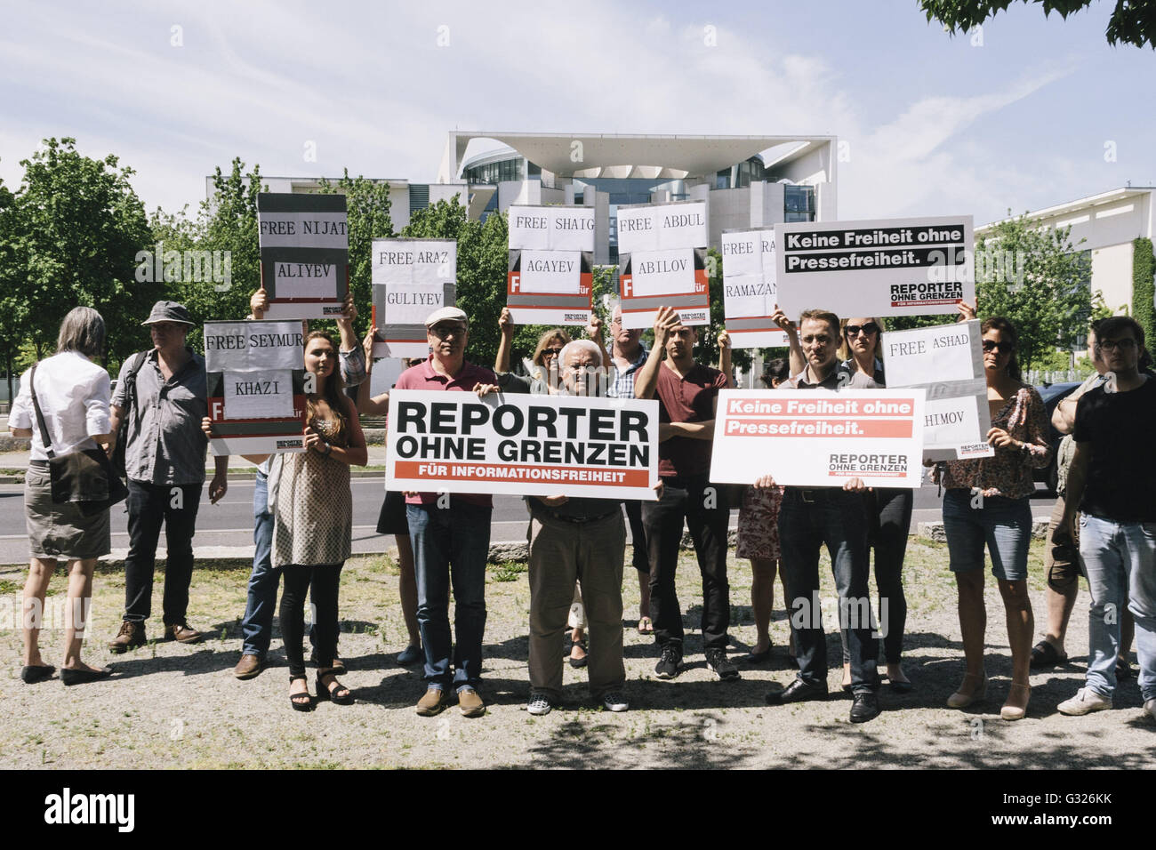Reporters Without Border High Resolution Stock Photography and Images ...