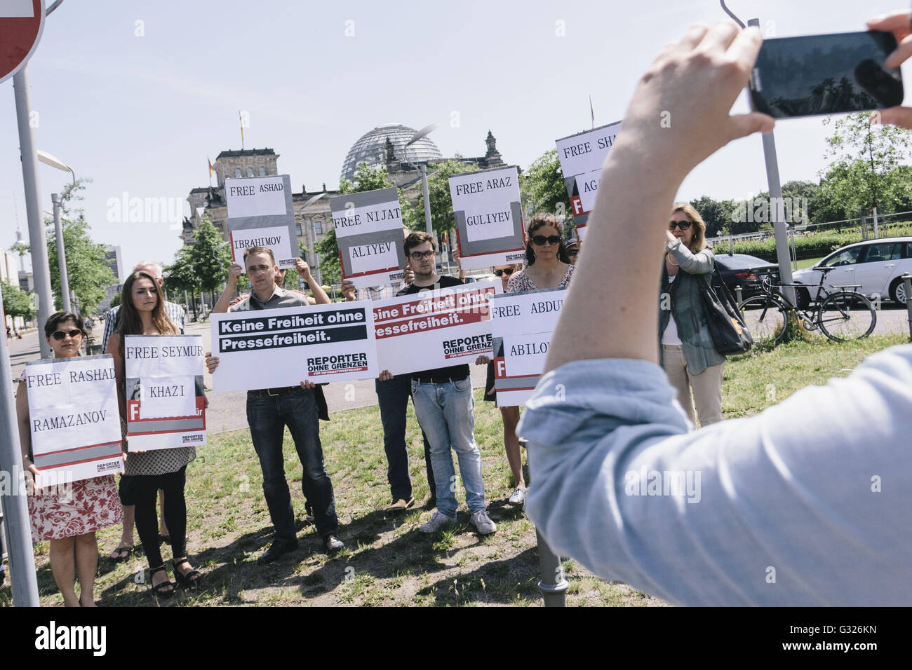 Reporters without border hi-res stock photography and images - Alamy