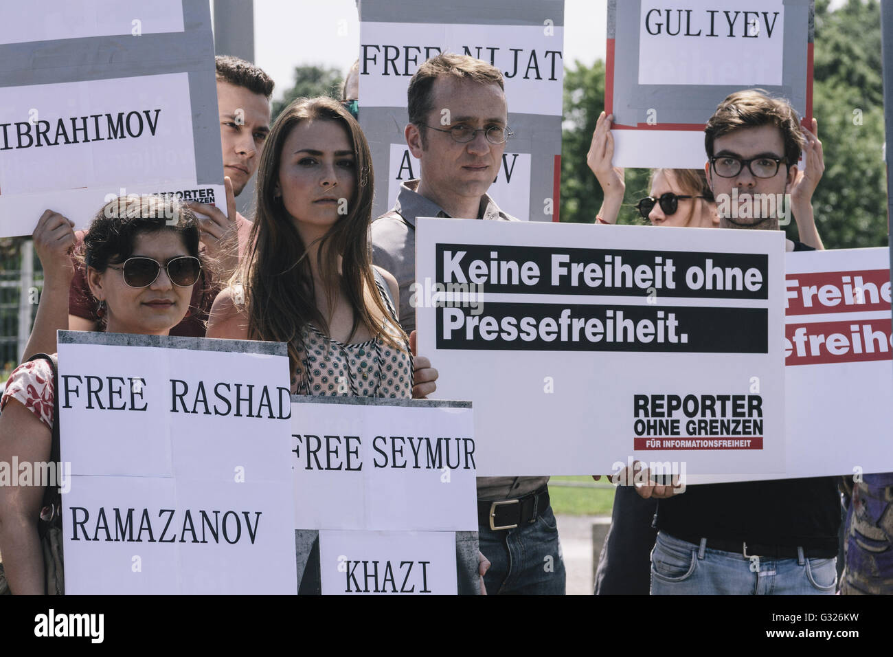 Reporters Without Border High Resolution Stock Photography and Images ...