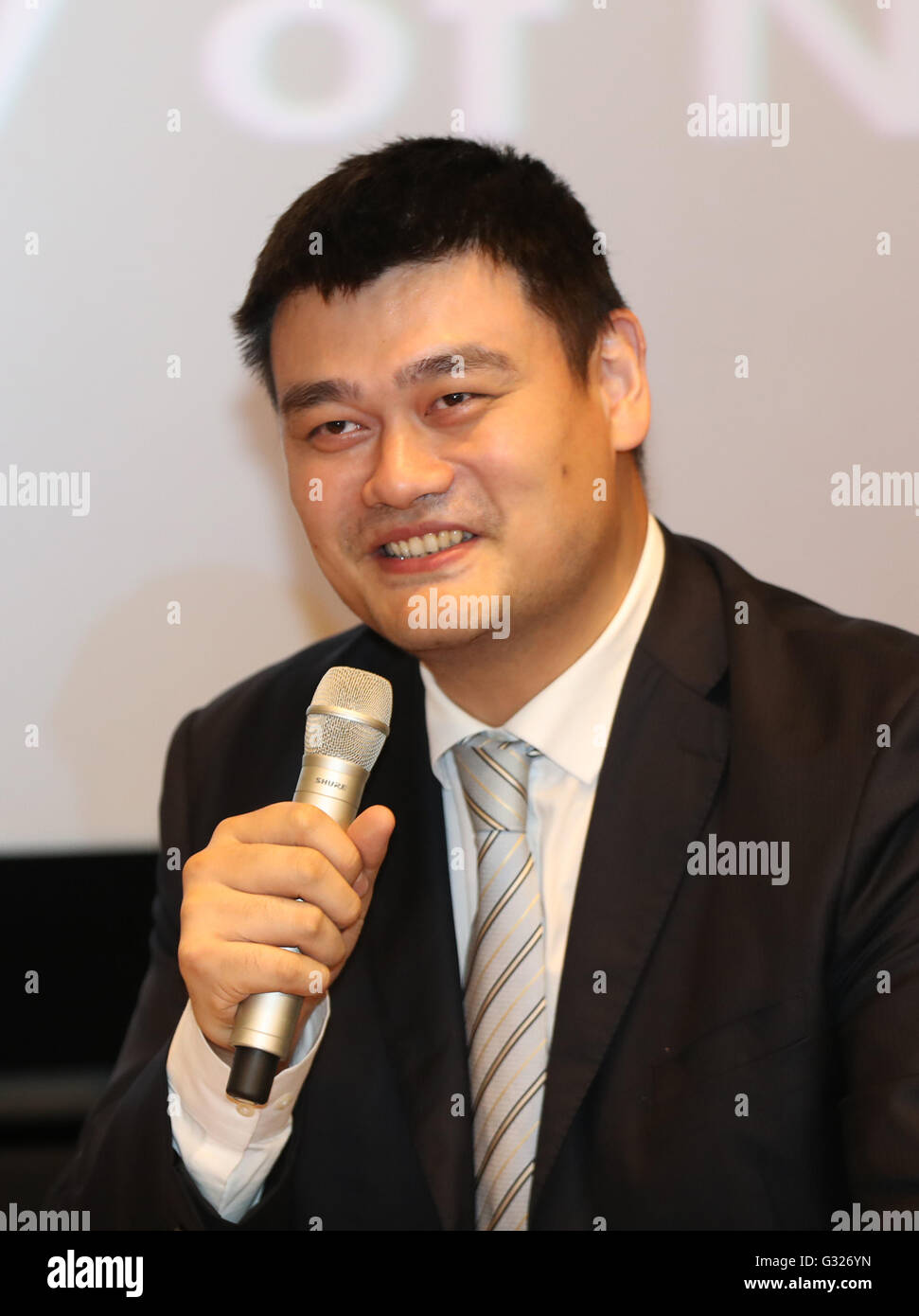 Yao ming hi-res stock photography and images - Alamy