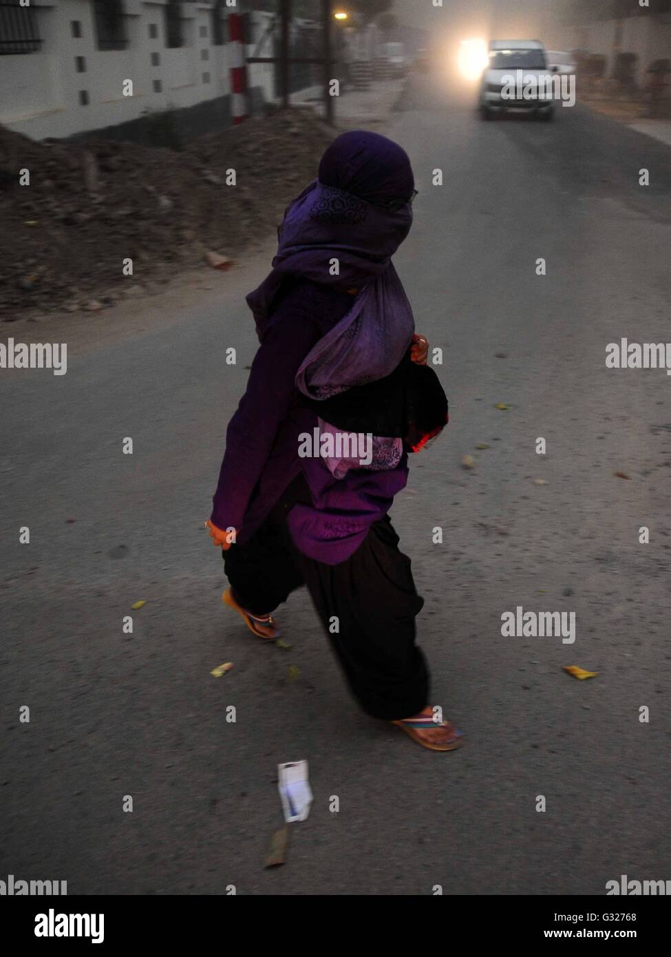 Dust storm cover face hi-res stock photography and images - Alamy