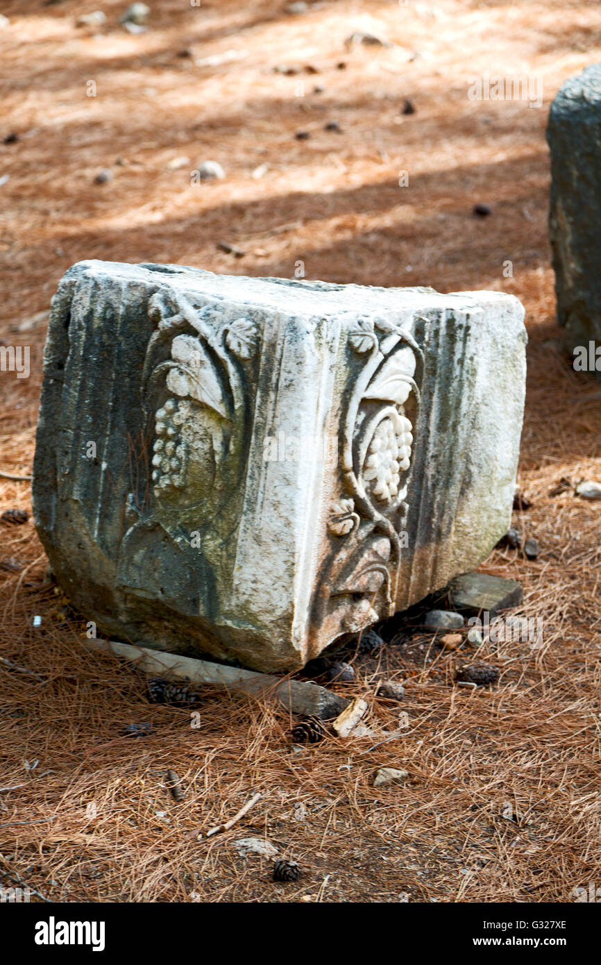 Destroyed column in black and white hi-res stock photography and images ...