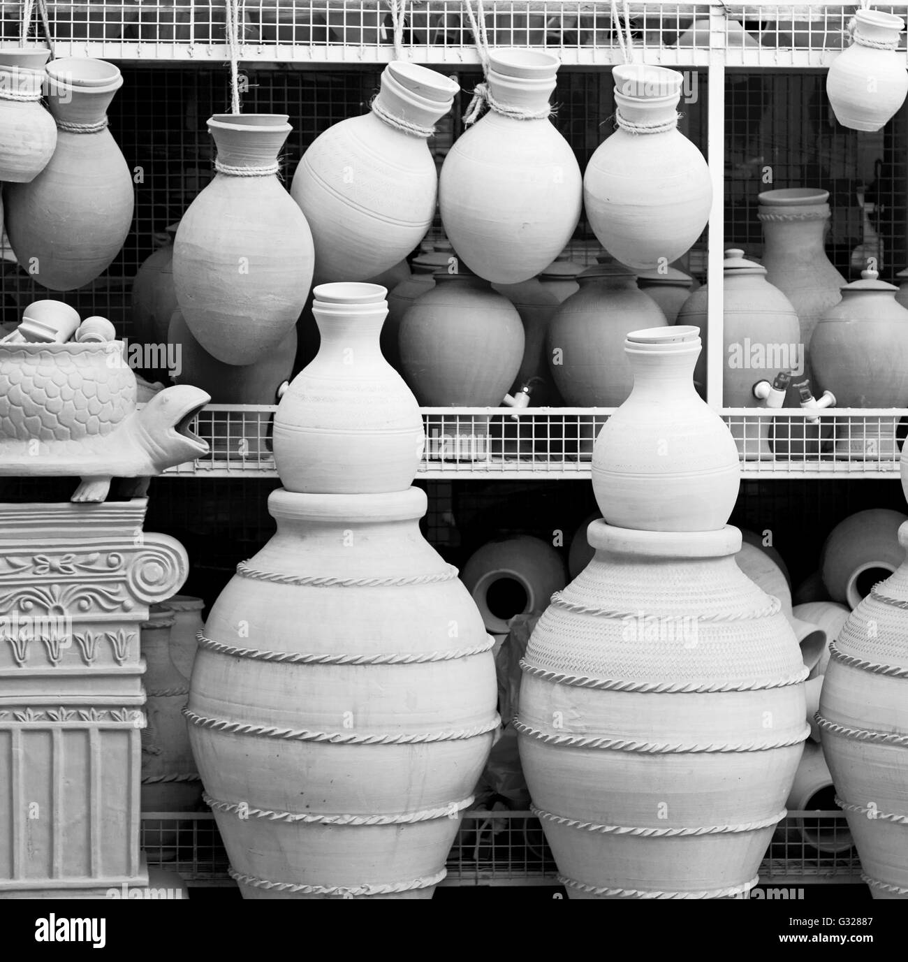 Oman traditional pot Black and White Stock Photos & Images - Alamy