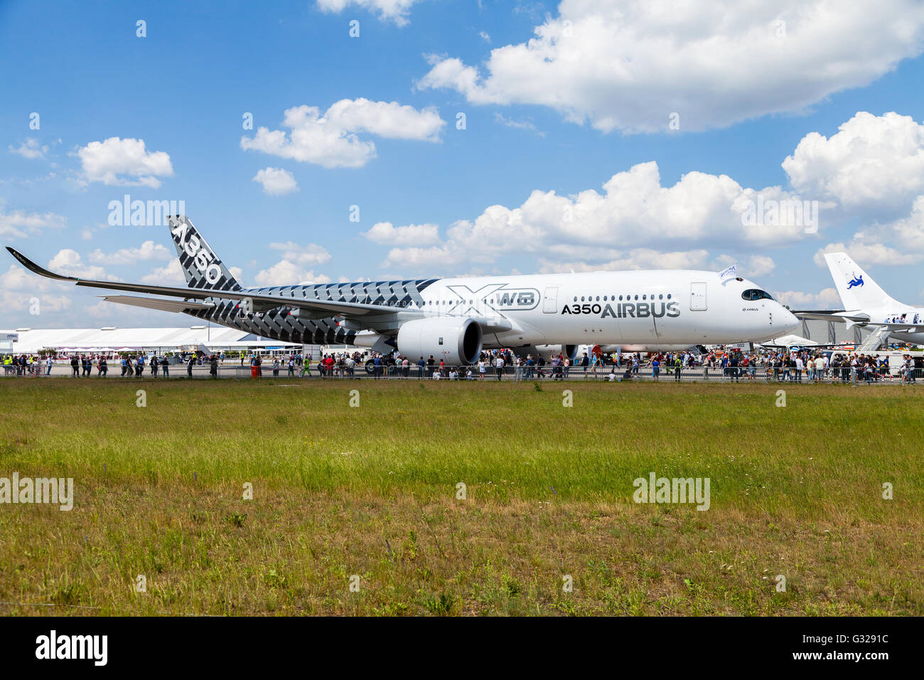 Airbus 350 900 xwb aircraft hi-res stock photography and images - Alamy