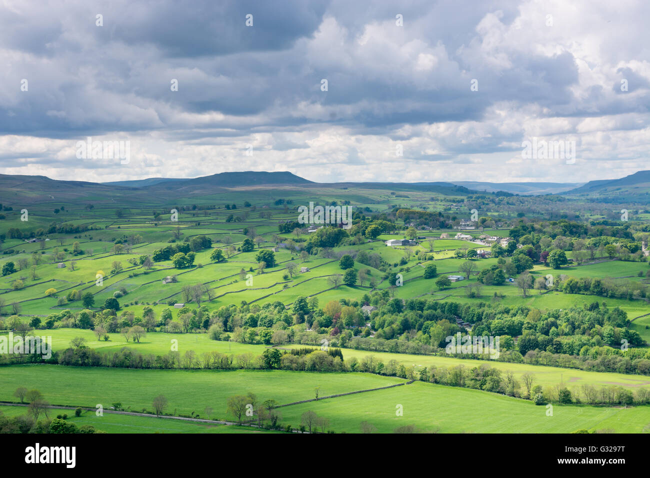 Addlebrough wensleydale yorkshire dales hi-res stock photography and ...