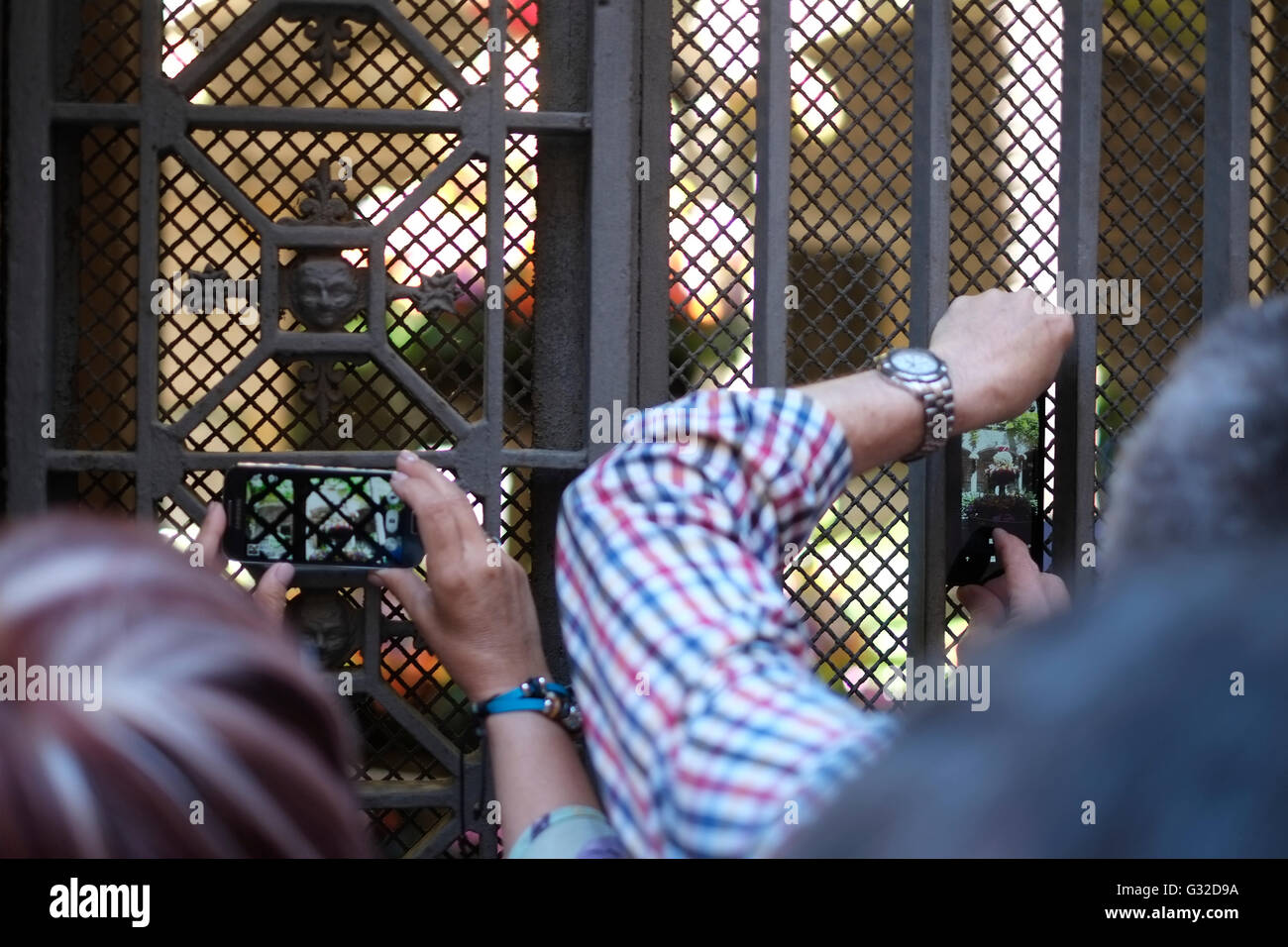People gather to see Ou Com balla tradition during Corpus Christi in ...