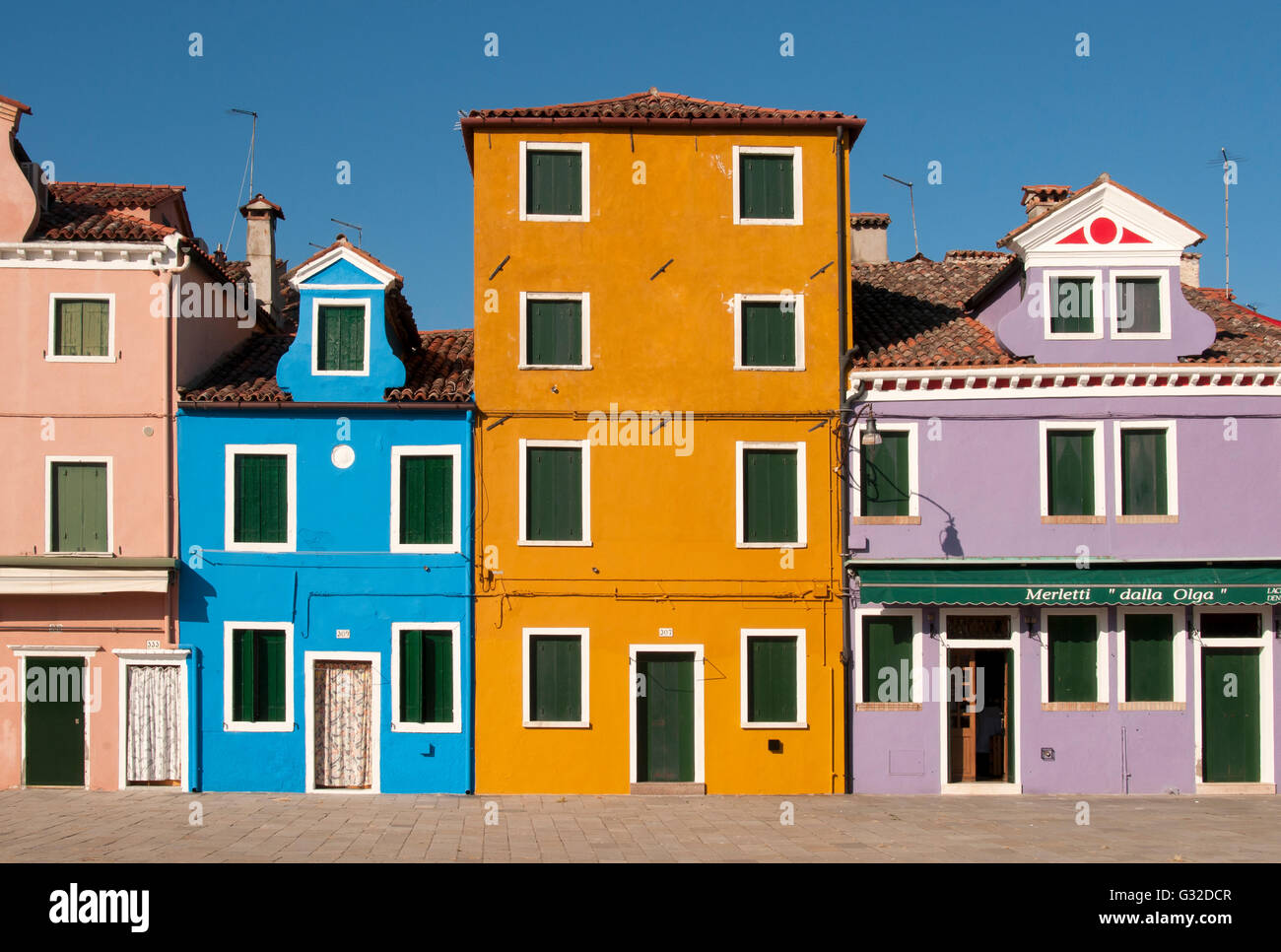 Brightly painted houses, Piazza Baldassarre Galuppi, Burano, Venice ...