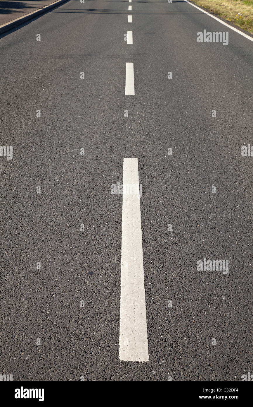 Centre strip on a straight road, Kamen, Ruhr area, North Rhine ...