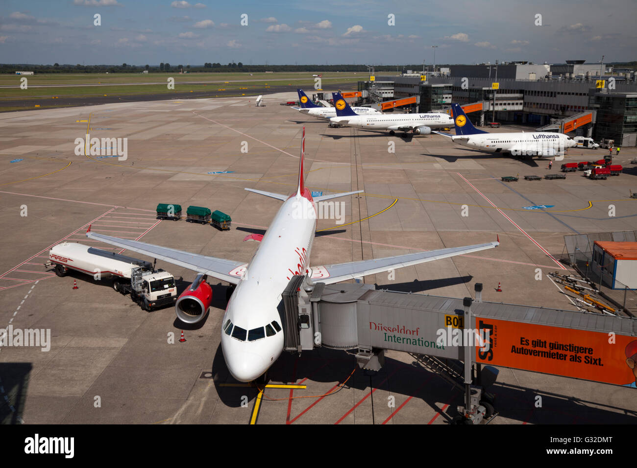 Airplane attached to a jetway or passenger boarding bridge on the ...