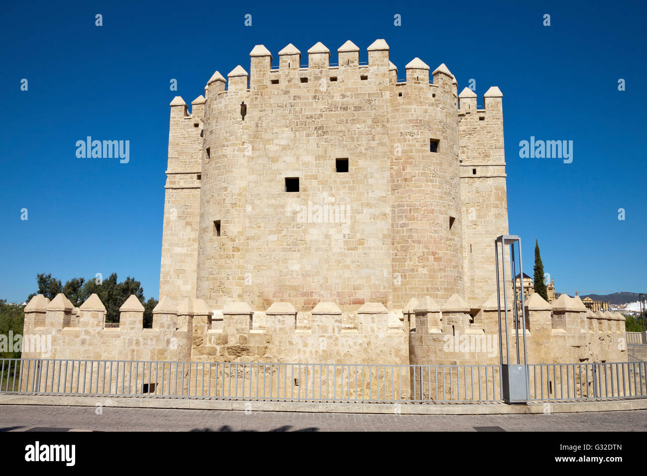 Museo Vivo de Al-Andalus museum in the Calahorra tower or Torre de la ...