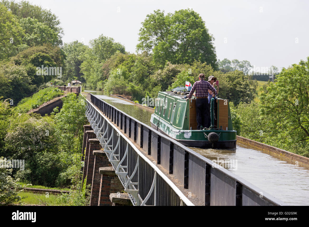 Crossing Edstone Aqueduct on the Stratford upon Avon Canal ...