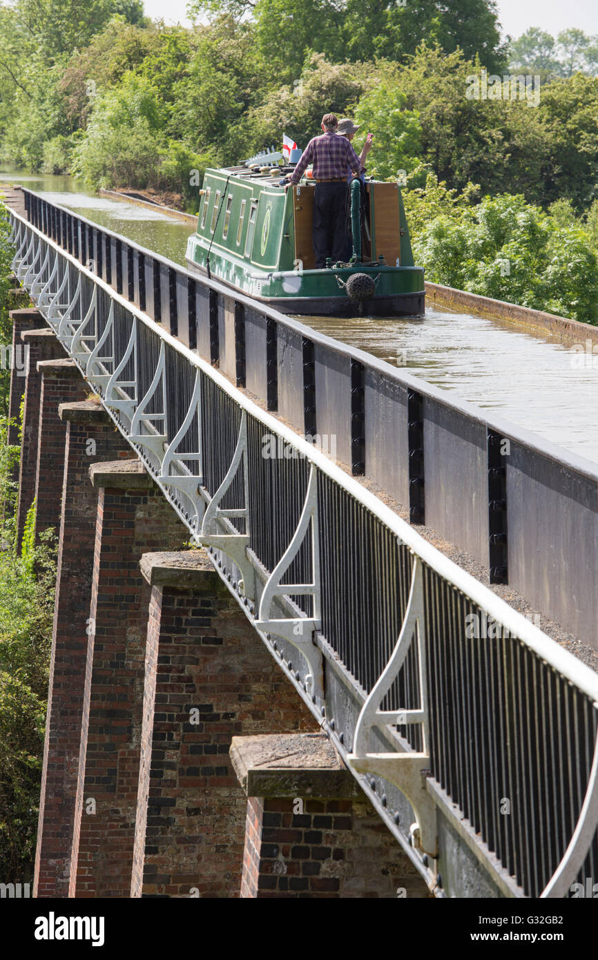 Crossing Edstone Aqueduct on the Stratford upon Avon Canal ...