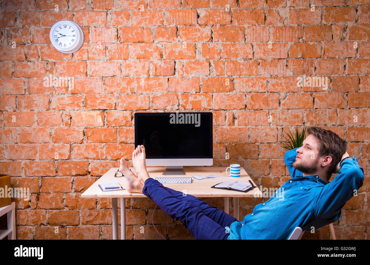 Feet on desk hi-res stock photography and images - Alamy