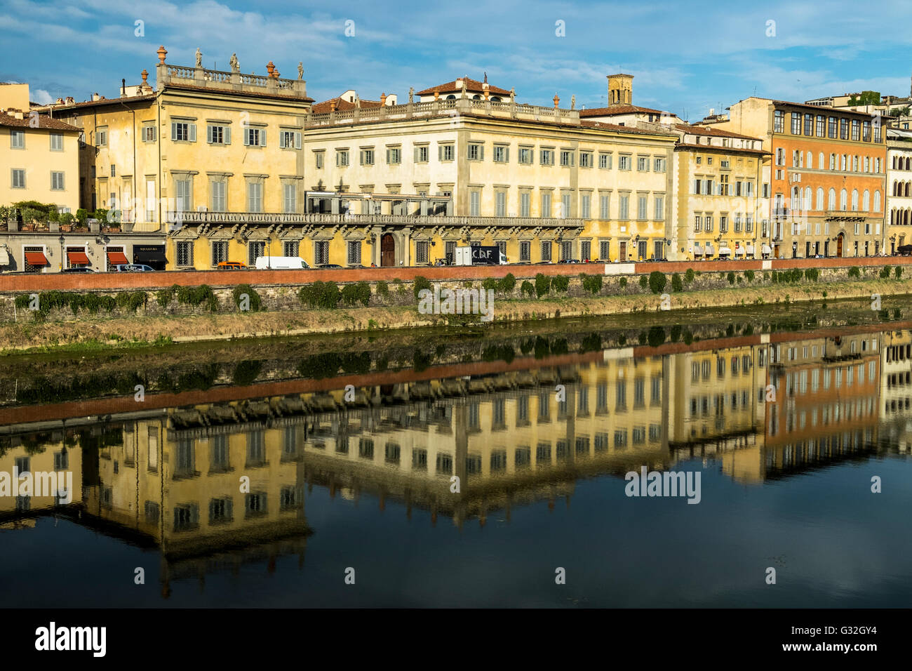 Fiume Arno, Riverside. Firenze, Italy Stock Photo - Alamy