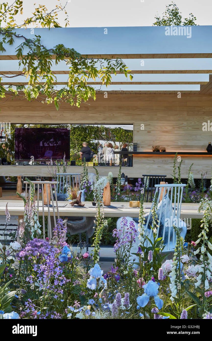 Chelsea Flower Show 2016 LG Garden Interior Stock Photo - Alamy