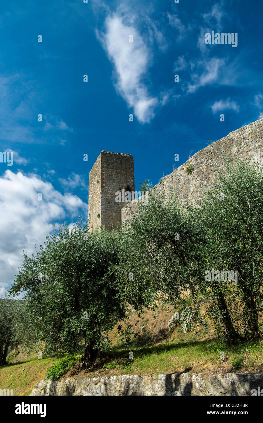 Monteriggioni fortified village hi-res stock photography and images - Alamy