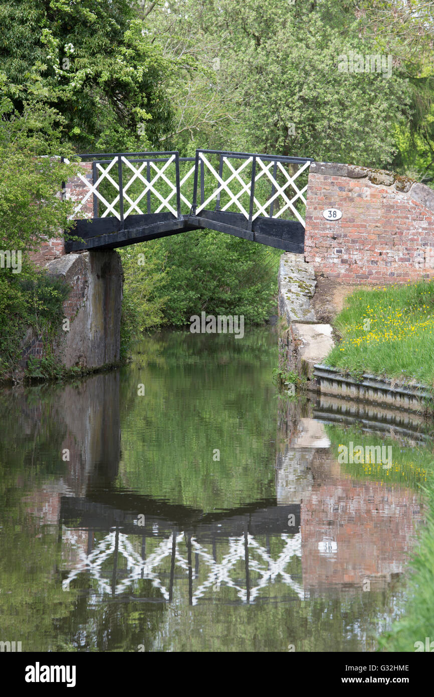 Split bridge stratford upon avon canal hi-res stock photography and ...