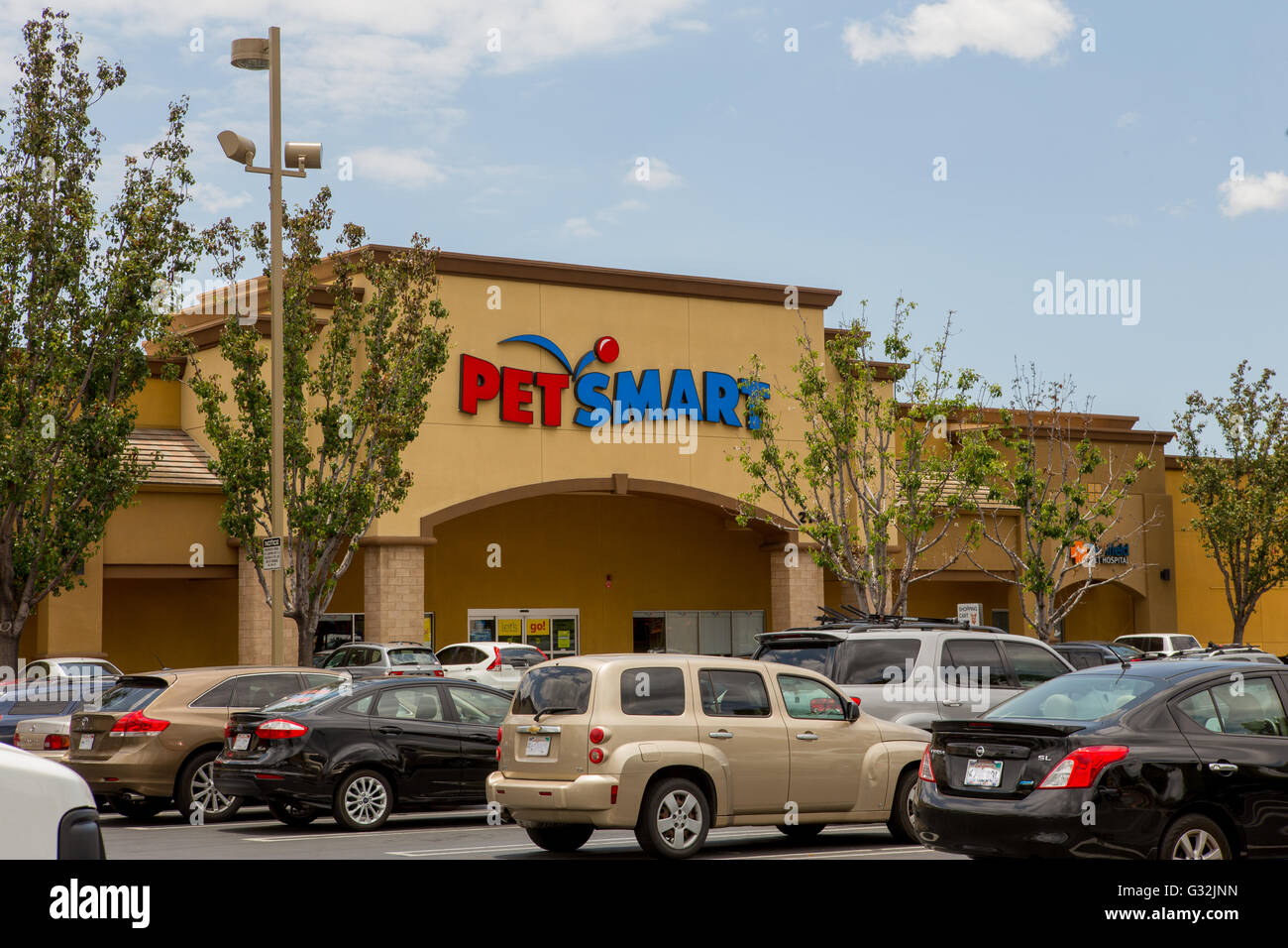 Pet Store Exterior High Resolution Stock Photography and Images - Alamy