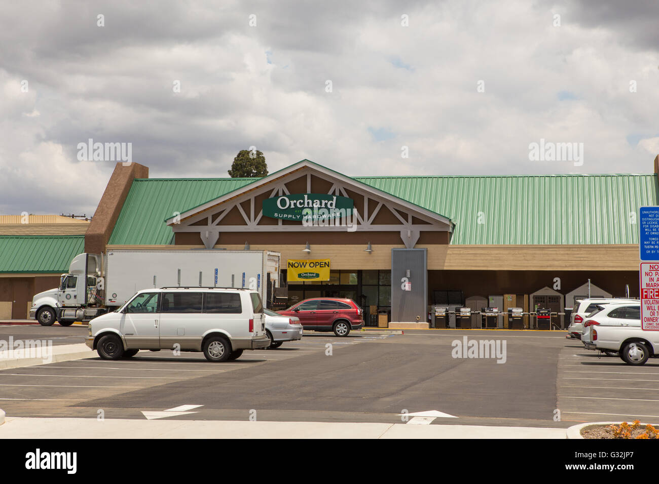 Hardware retailers hi-res stock photography and images - Alamy