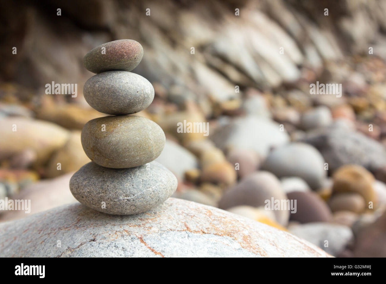 Round stones hi-res stock photography and images - Alamy