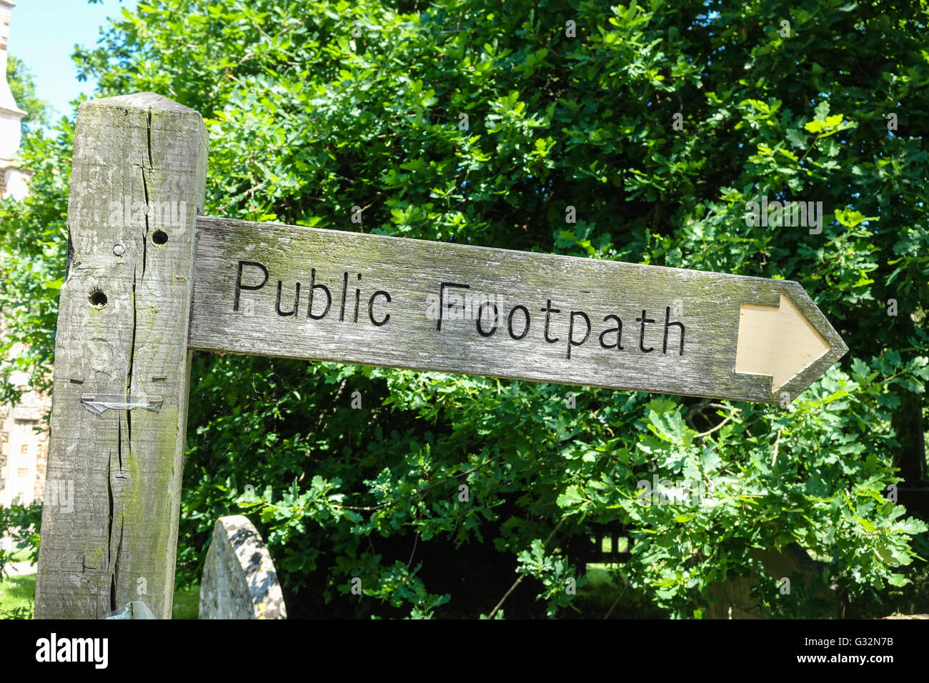 Wooden countryside sign hi-res stock photography and images - Alamy