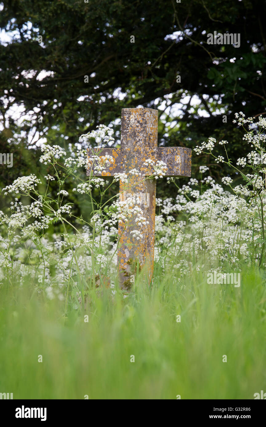 Cross headstone in Sherborne cemetery, Cotswolds, Sherborne ...