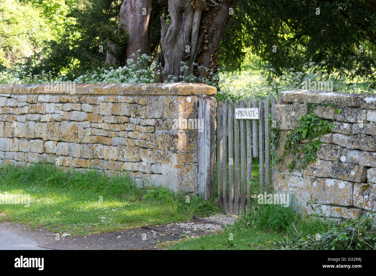 Old wooden gate and private sign. Stanway, Cotswolds, Gloucestershire ...