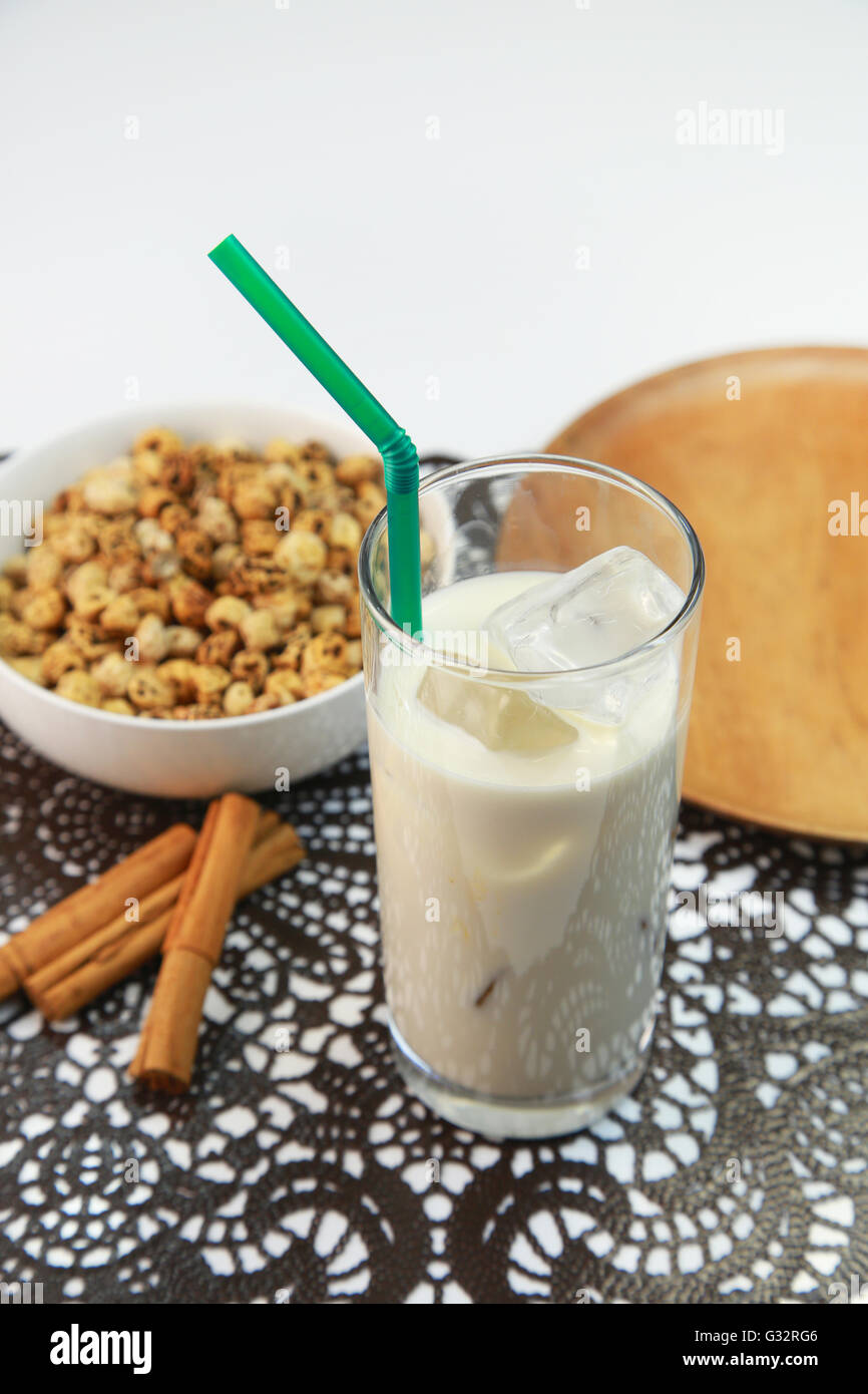 Horchata tiger nuts hi-res stock photography and images - Alamy