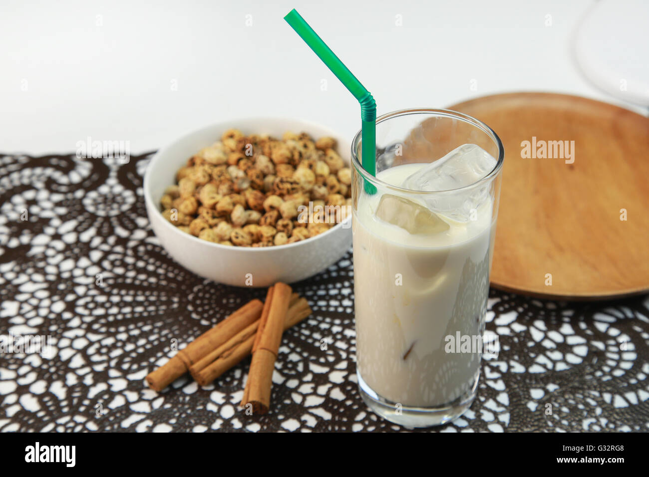 Horchata tiger nuts hi-res stock photography and images - Alamy