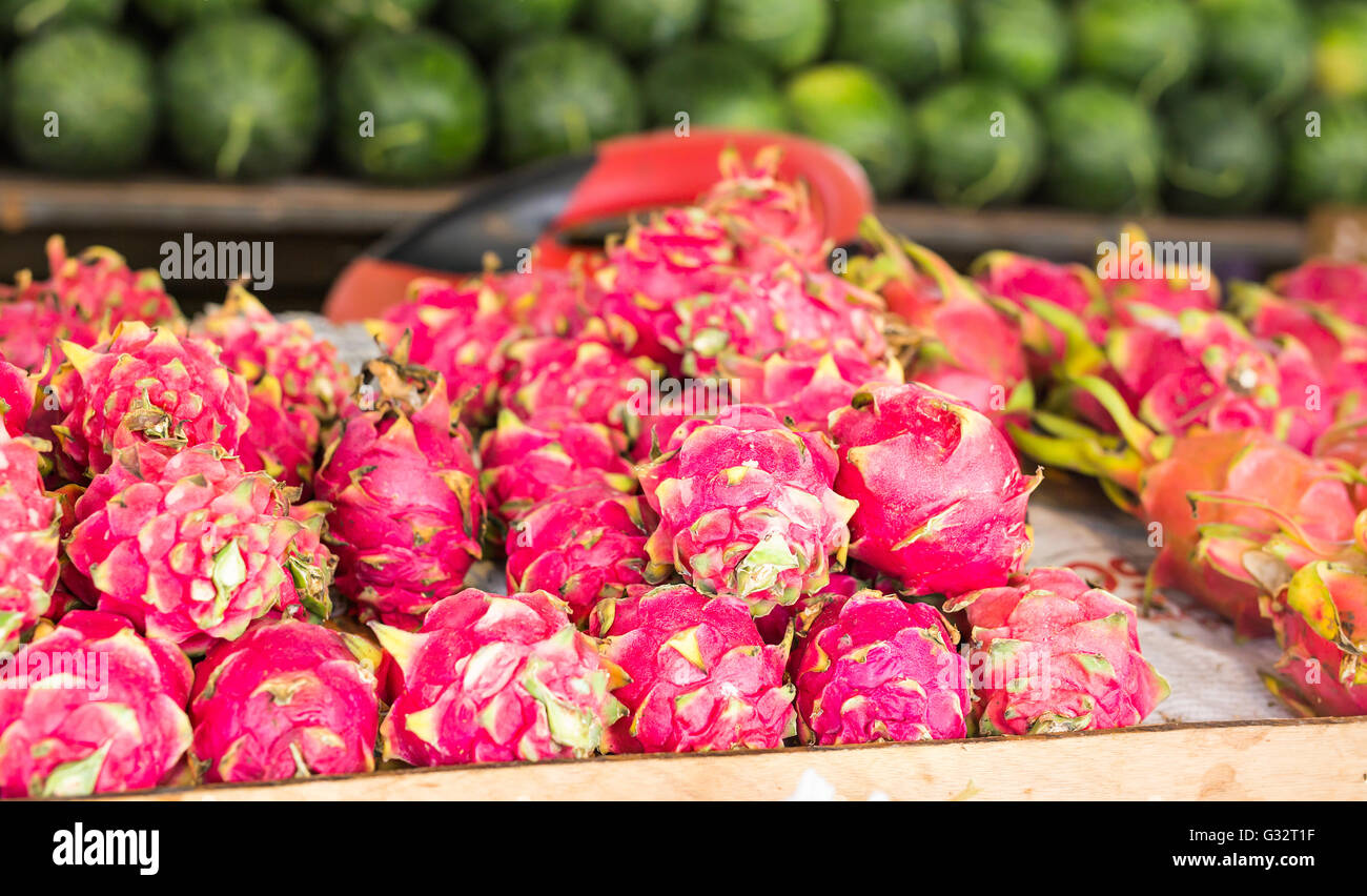 Dragon fruit on market stand Stock Photo - Alamy