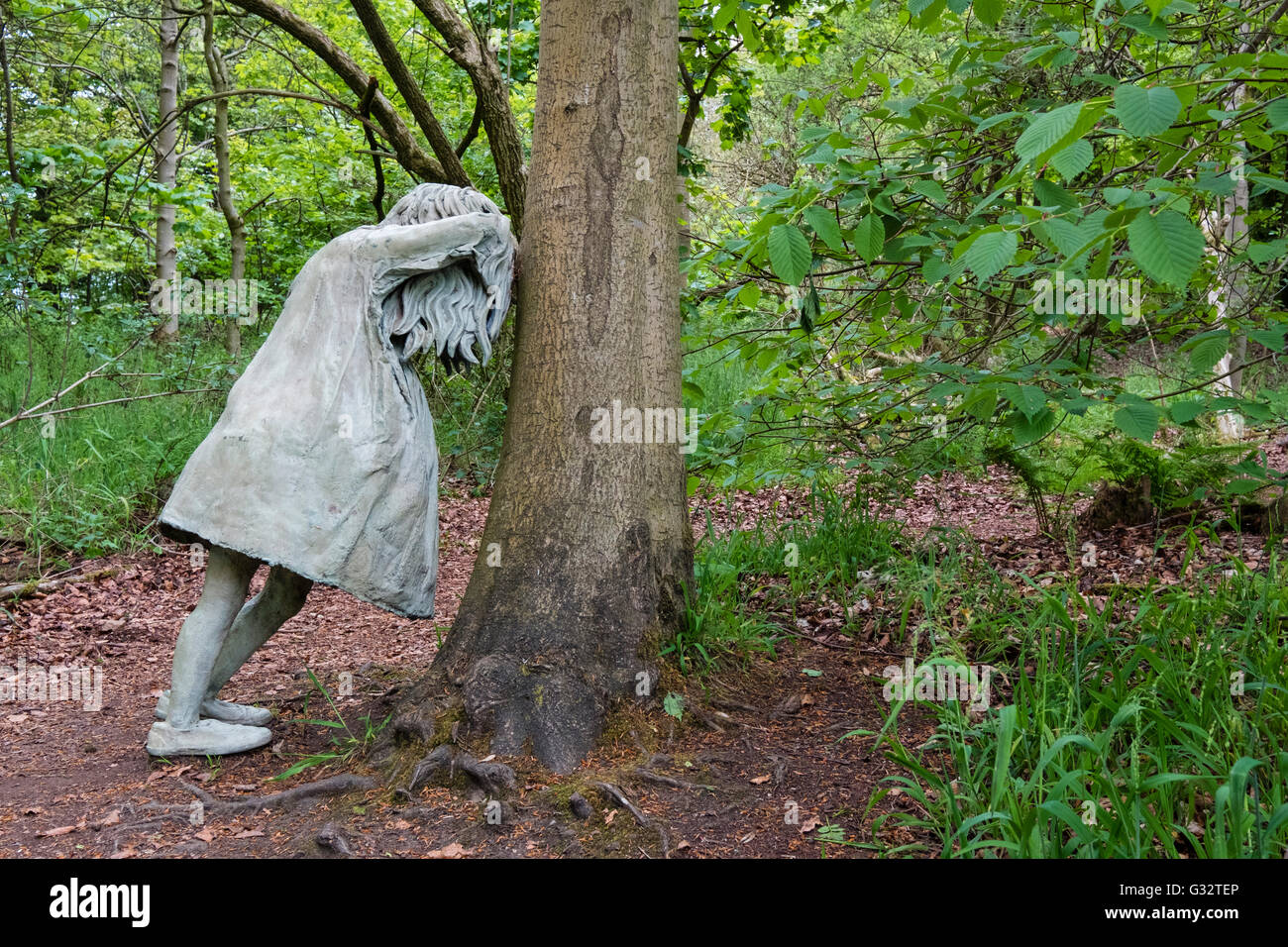 outdoor sculpture Weeping Girls by Laura Ford at Jupiter Artland ...