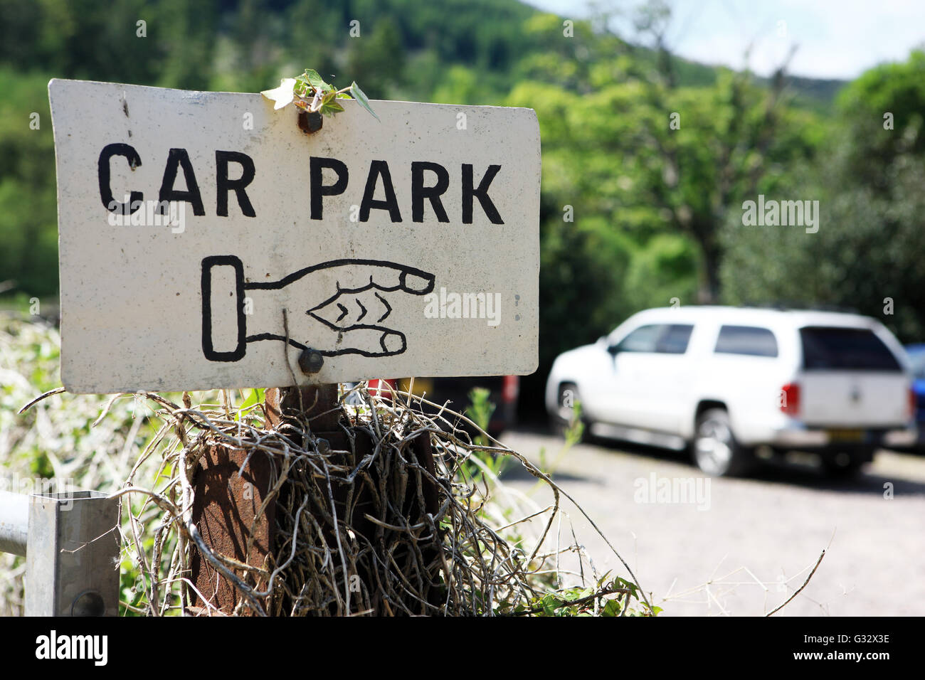 Car park sign in the countryside Stock Photo - Alamy