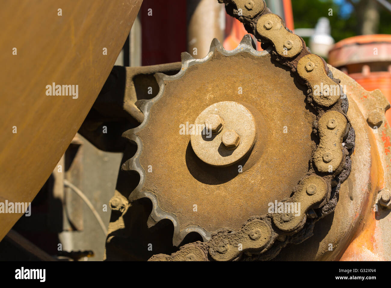detail of heavy duty cog engaged with a large chain Stock Photo - Alamy