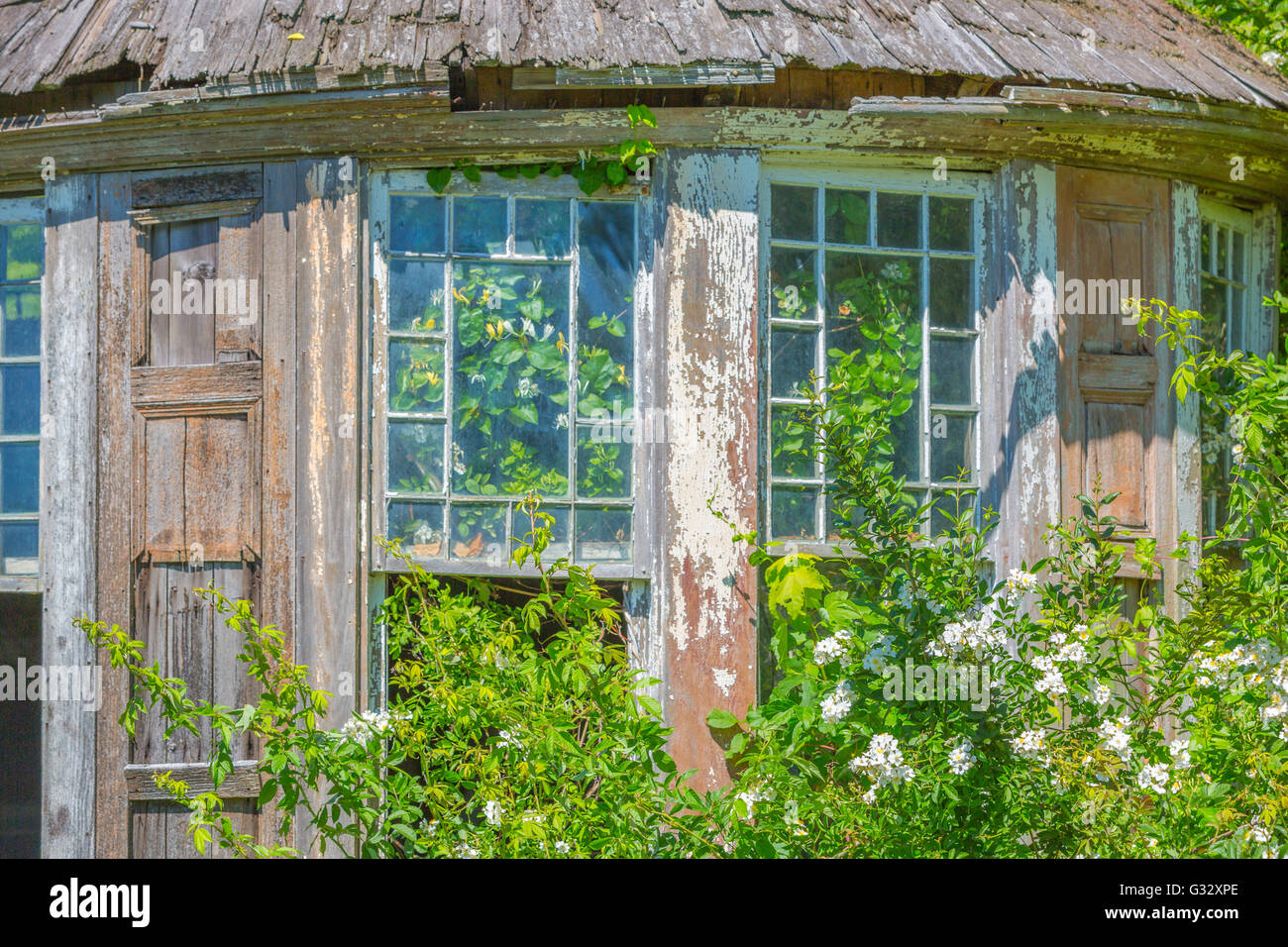 old windows in a dilapidated house Stock Photo - Alamy