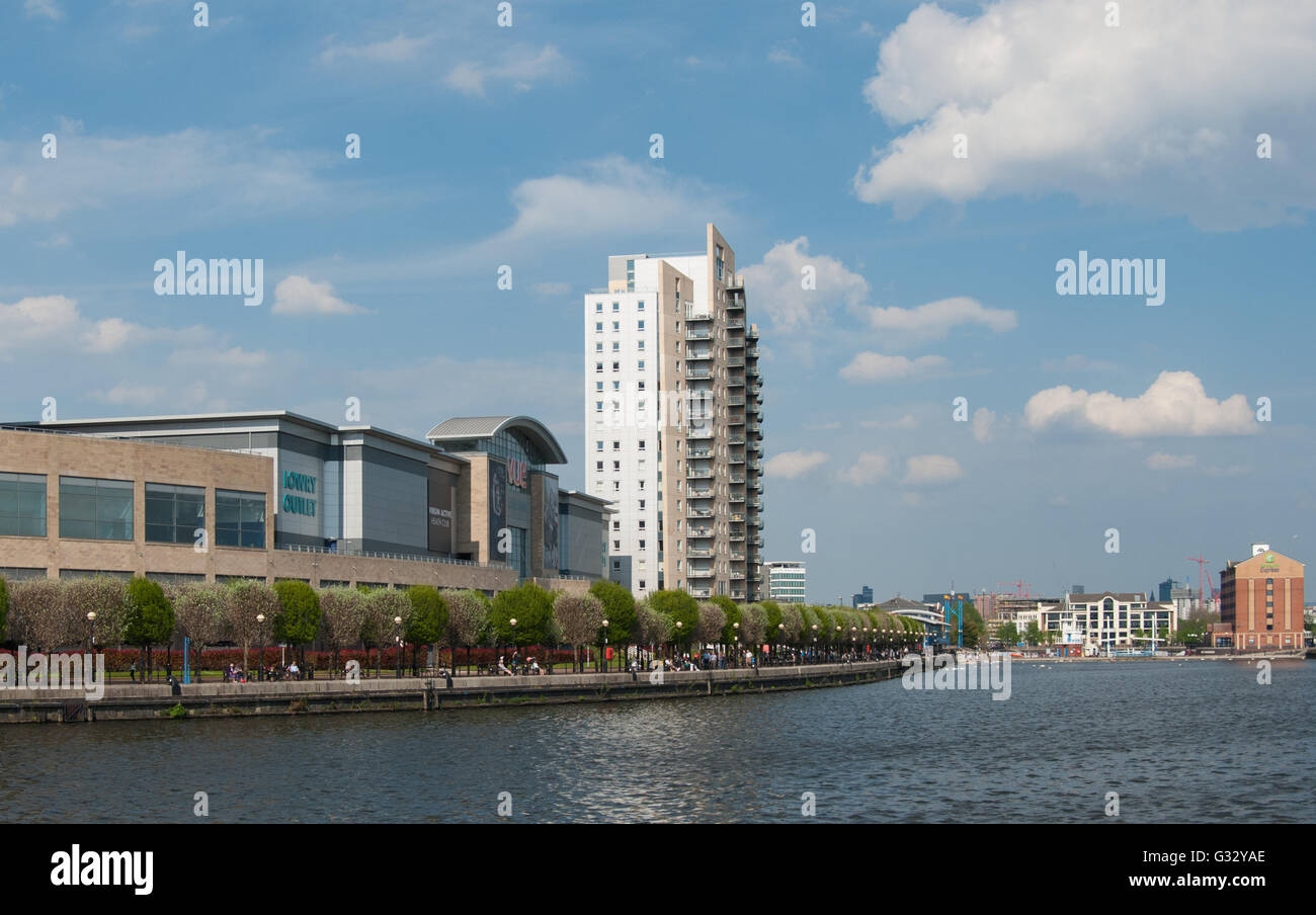 Salford Quays Waterfront Development - the Lowry shopping outlet ...