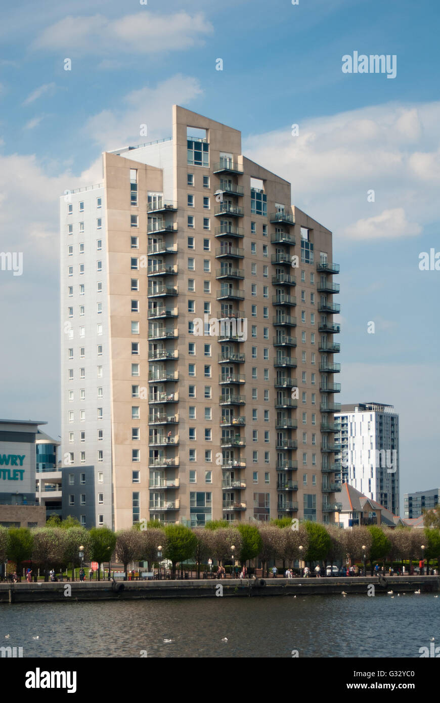 Apartment building on the waterfront at Salford Quays, Manchester Stock ...