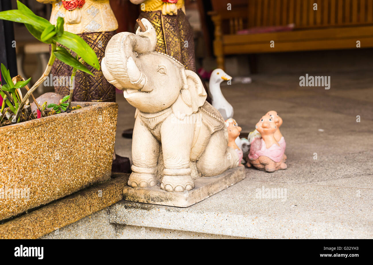 stone elephant statue Stock Photo - Alamy