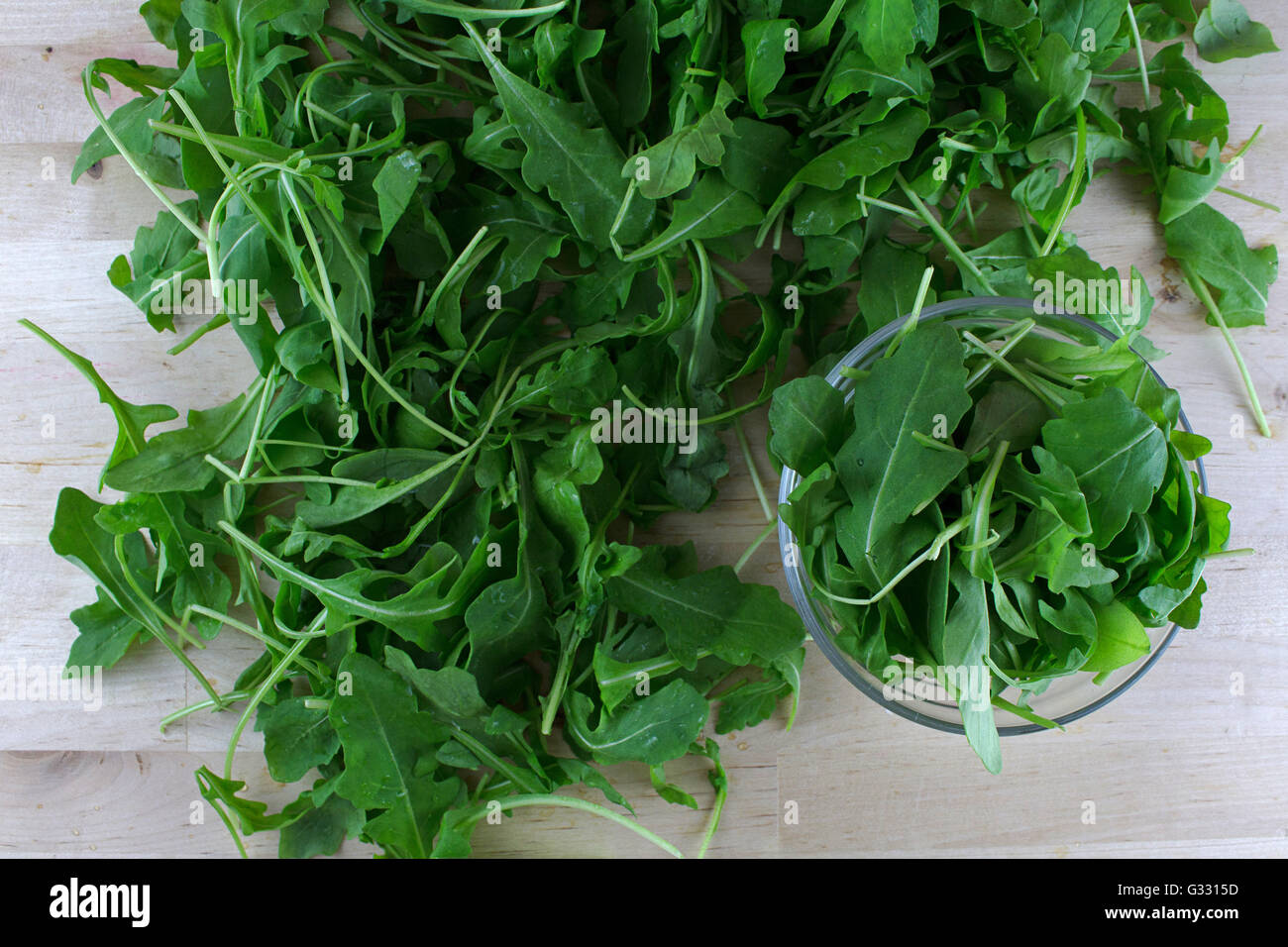 Wild rucola salad isolated on wooden background Stock Photo - Alamy