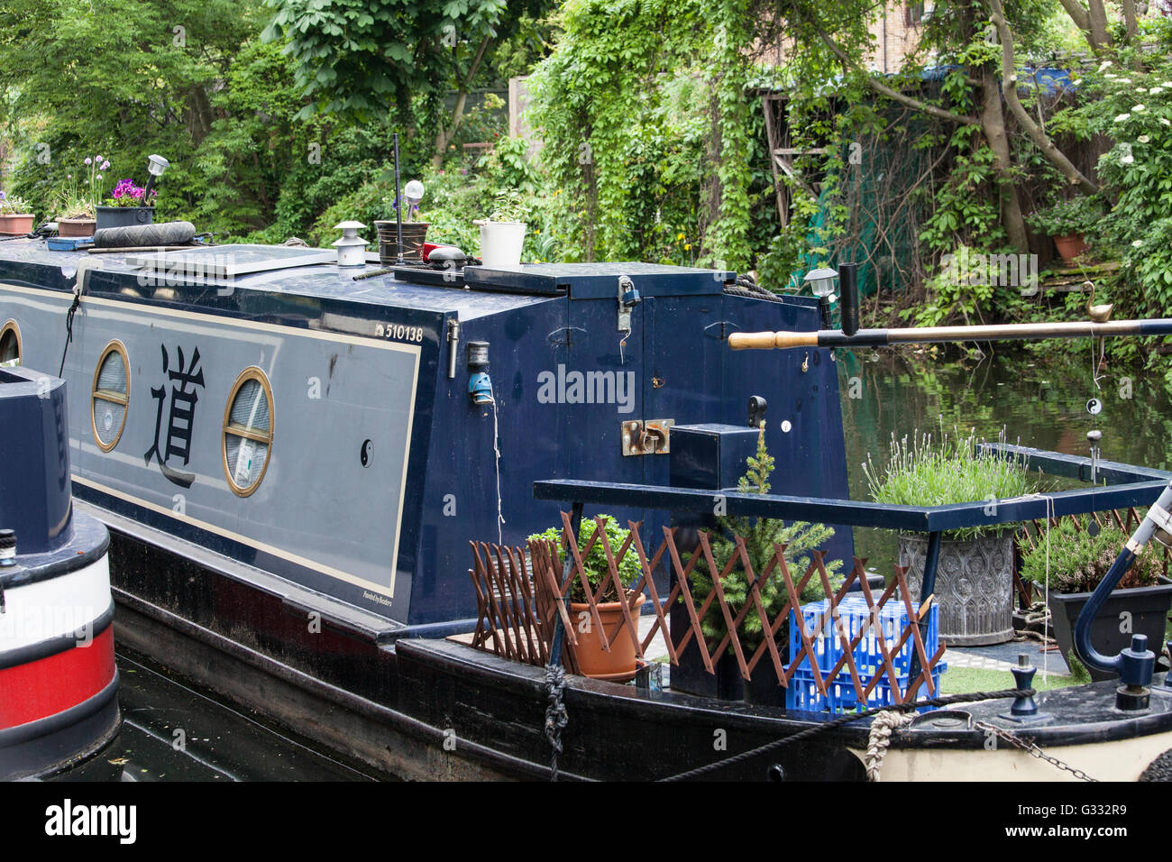 Stern of narrowboat Stock Photo - Alamy