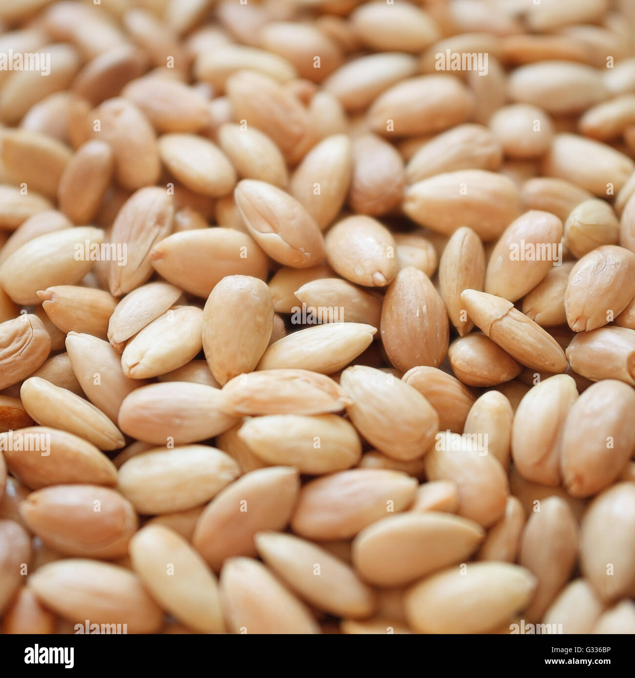 Almonds with and without skin hi-res stock photography and images - Alamy