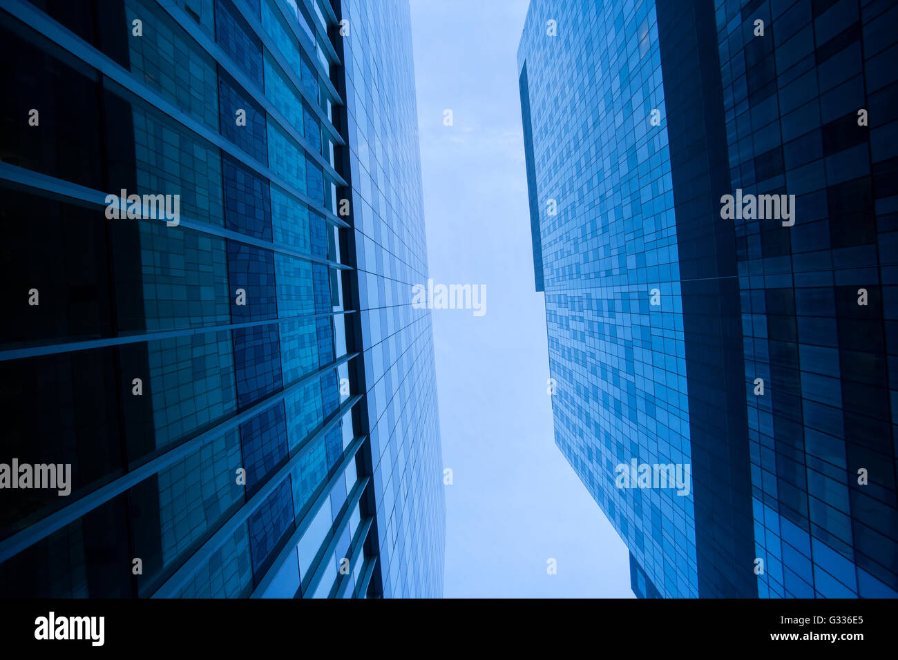 Skyscraper building hi-res stock photography and images - Alamy