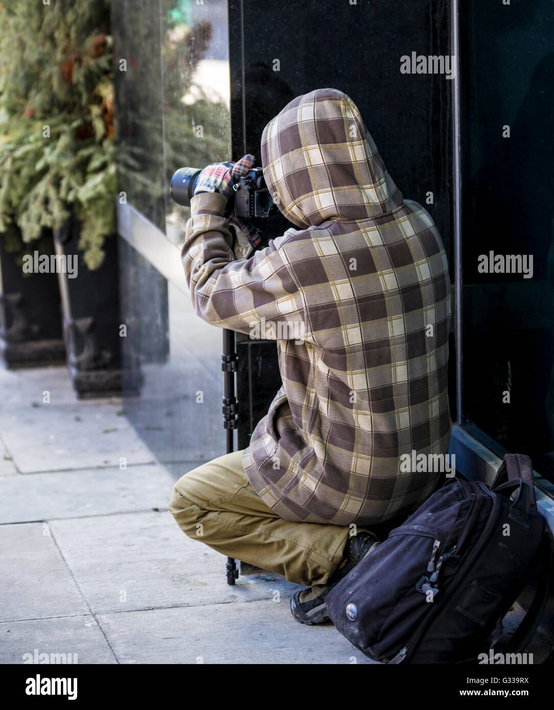 Spy photographer hi-res stock photography and images - Alamy