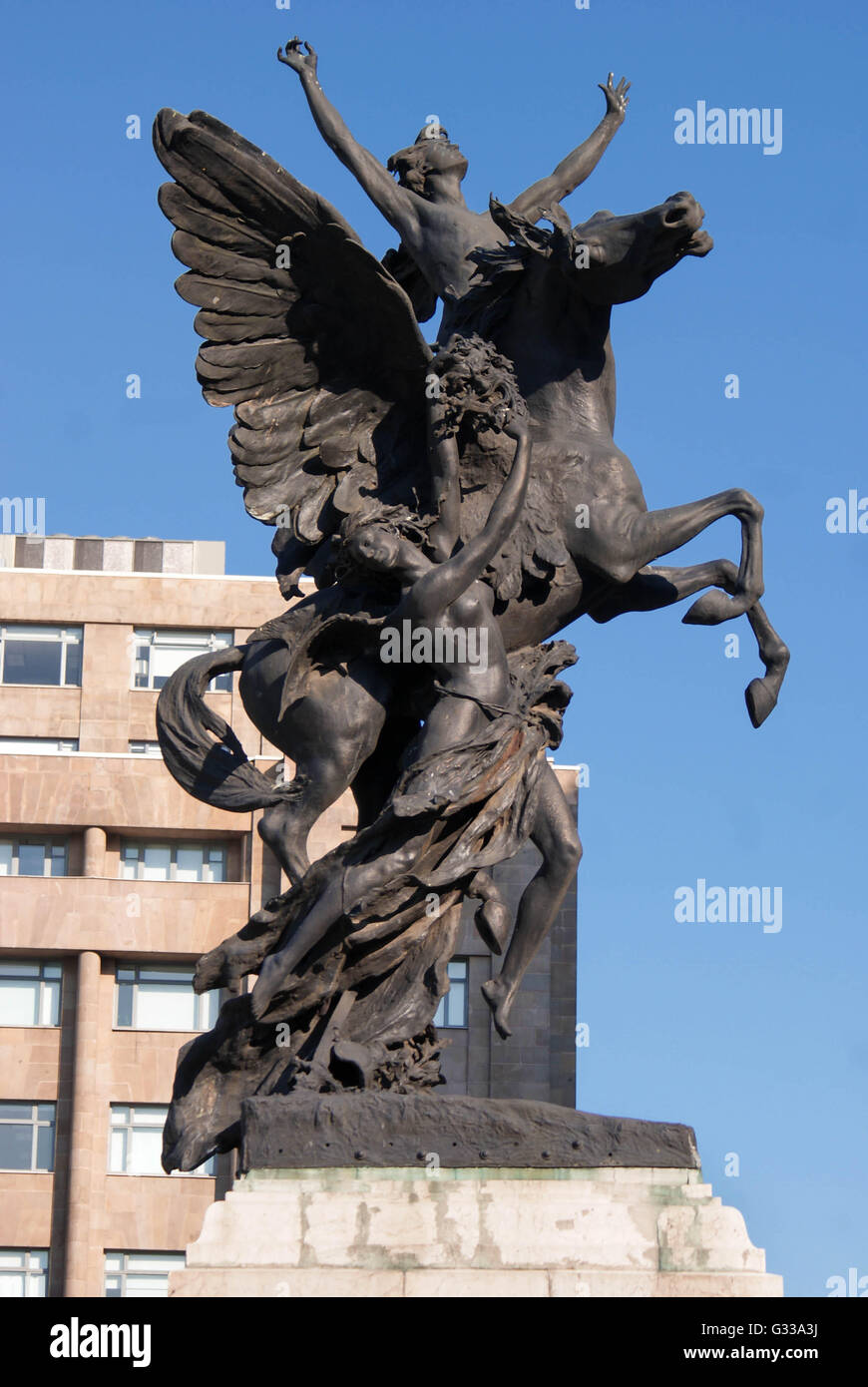 Pegasus sculpture in front of the Latin American tower and Palacio de ...